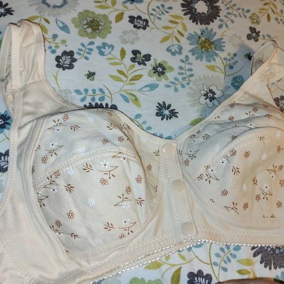 Daisy | Intimates & Sleepwear | New Womens Size 4 Snap Front Bra | Poshmark